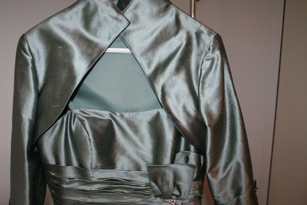 Seidenkostüm von SARAH DANIELLE (Gebraucht) in Schaan für CHF 50 – mit ...