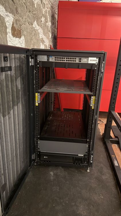 HP Serverschrank 19 Zoll 1/2 hoch (Gebraucht) in Signau für CHF 99 ...