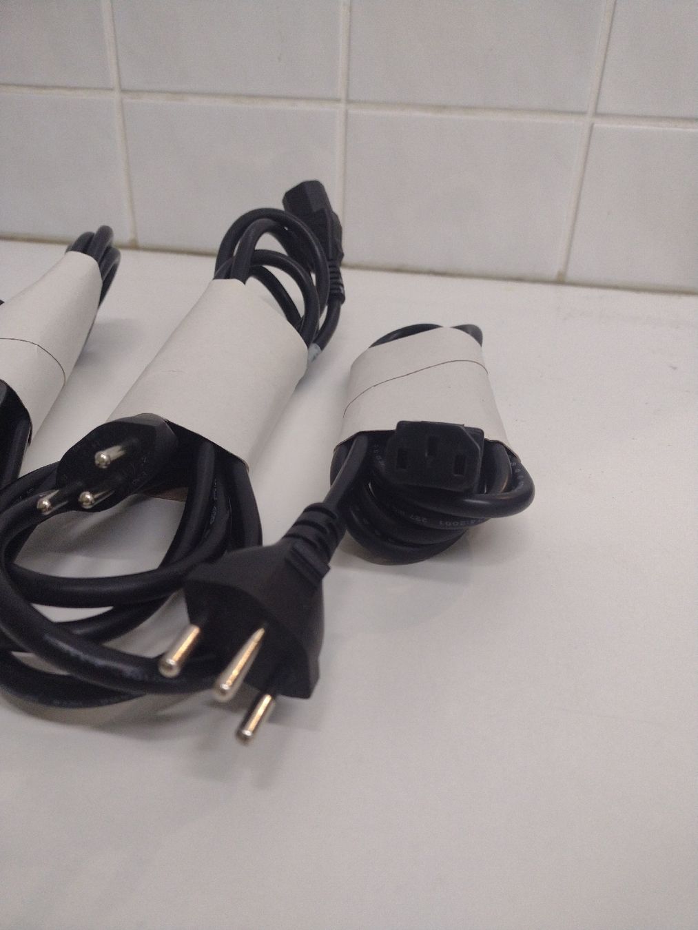 5x Universal Plug with Swiss Grounded Male Plug (Gebraucht) in Zürich ...