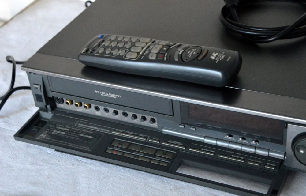 Videorecorder magnétoscope Super VHS JVC HR-S6800E | Kaufen auf Ricardo