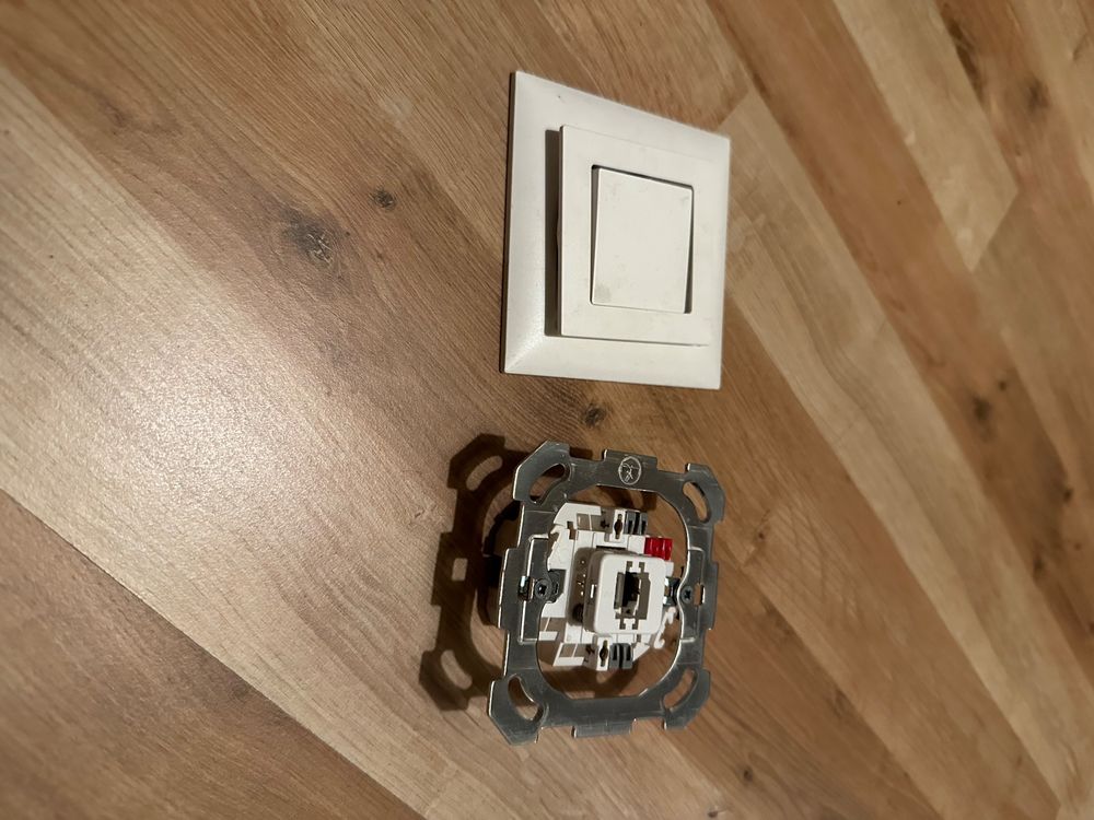 Lichtschalter Feller Schema 3 / Sch. 3 UP mit Abdeckung | Kaufen auf Ricardo