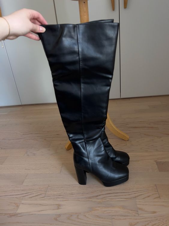 Bottes hautes noires à plateforme tendance (Gebraucht) in Payerne für ...