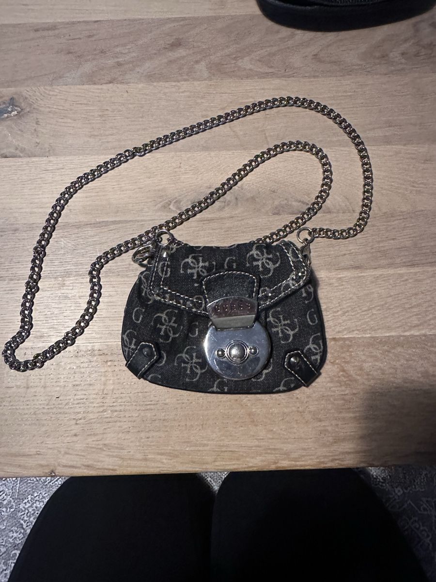 Guess Mini Tasche schwarz mit Kette Crossbody Bag (Gebraucht) in ...