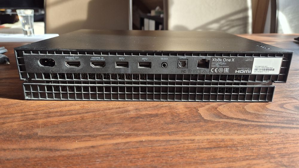 Xbox One X - 1 TB - mit Zubehör (Gebraucht) in Horgenberg für CHF 45 ...