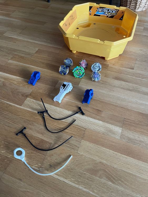 Beyblade Arena, Starter und Bursts (Gebraucht) in Uzwil für CHF 10 ...