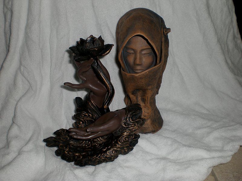 Räucherfigur: Elegante Frau mit Blume in der Hand | Kaufen auf Ricardo