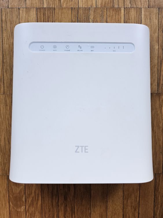 ZTE 4G+ 300Mbps WiFi/MiFi Router CPE + Phone ports (Gebraucht) in ...
