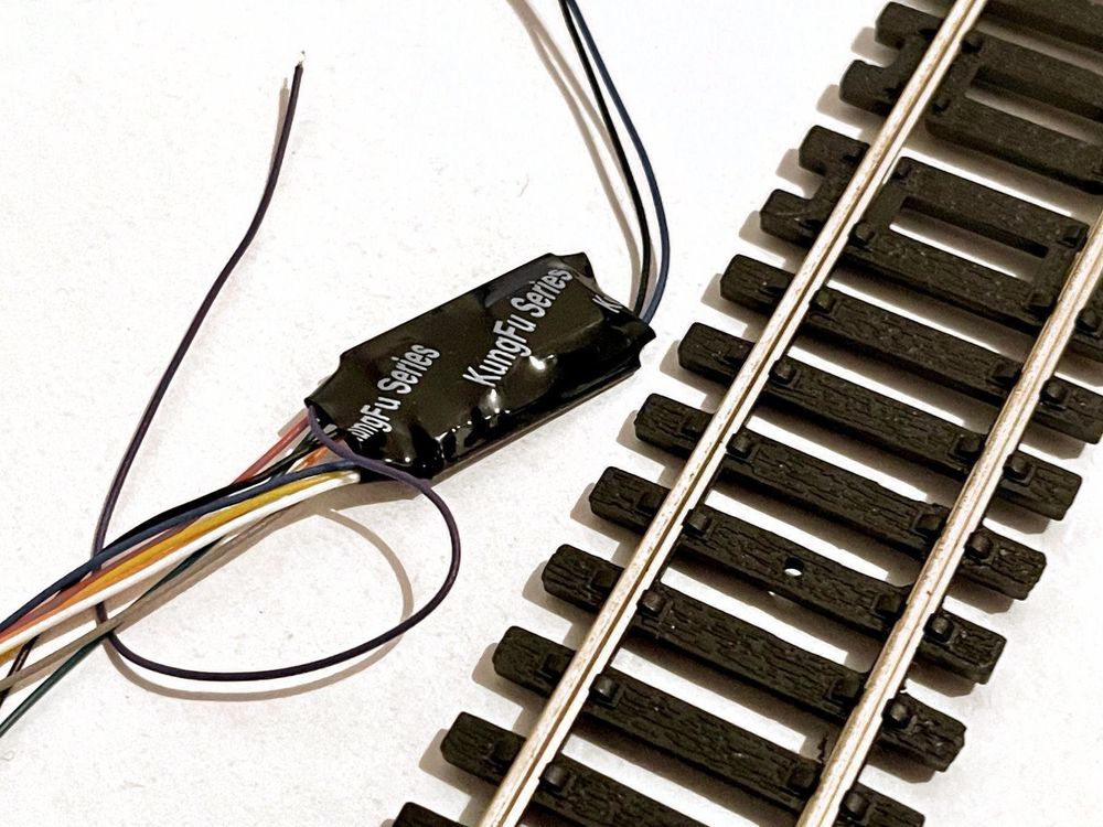 DCC-Decoder (NEM652, 8-polig) für H0 (Neu und originalverpackt) in ...