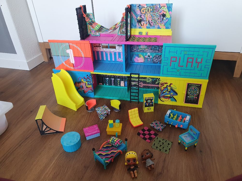 LOL Partyhaus/Spielhaus inkl. Zubehör und Puppen | Kaufen auf Ricardo