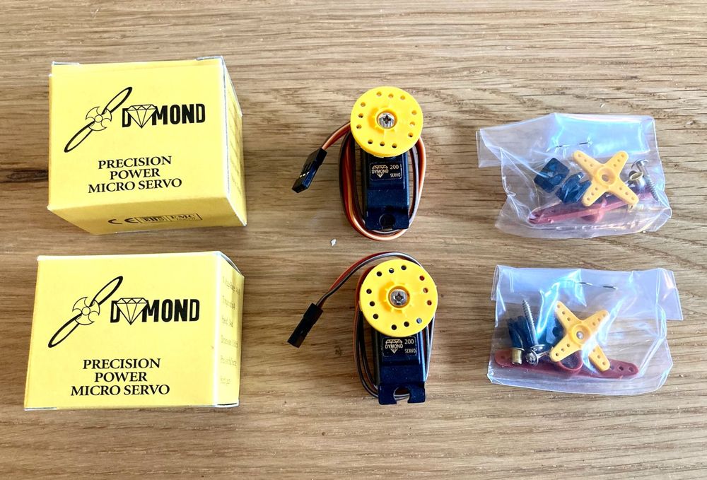 2x servos moteur Dymond D200 (Neu und originalverpackt) in Lausanne für ...
