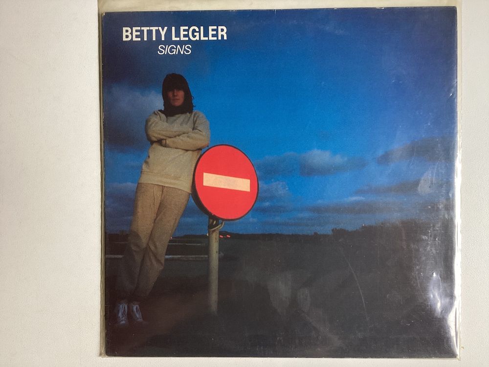 Betty Legler LP - Signs (Gebraucht) in Gutenswil für CHF 5 – mit ...