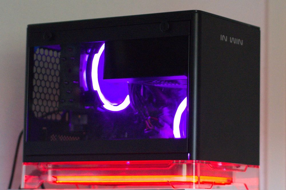 i7 Mini ITX RGB Gaming PC! RX580, 16GB RAM, Windows 11, SSD | Acheter sur Ricardo
