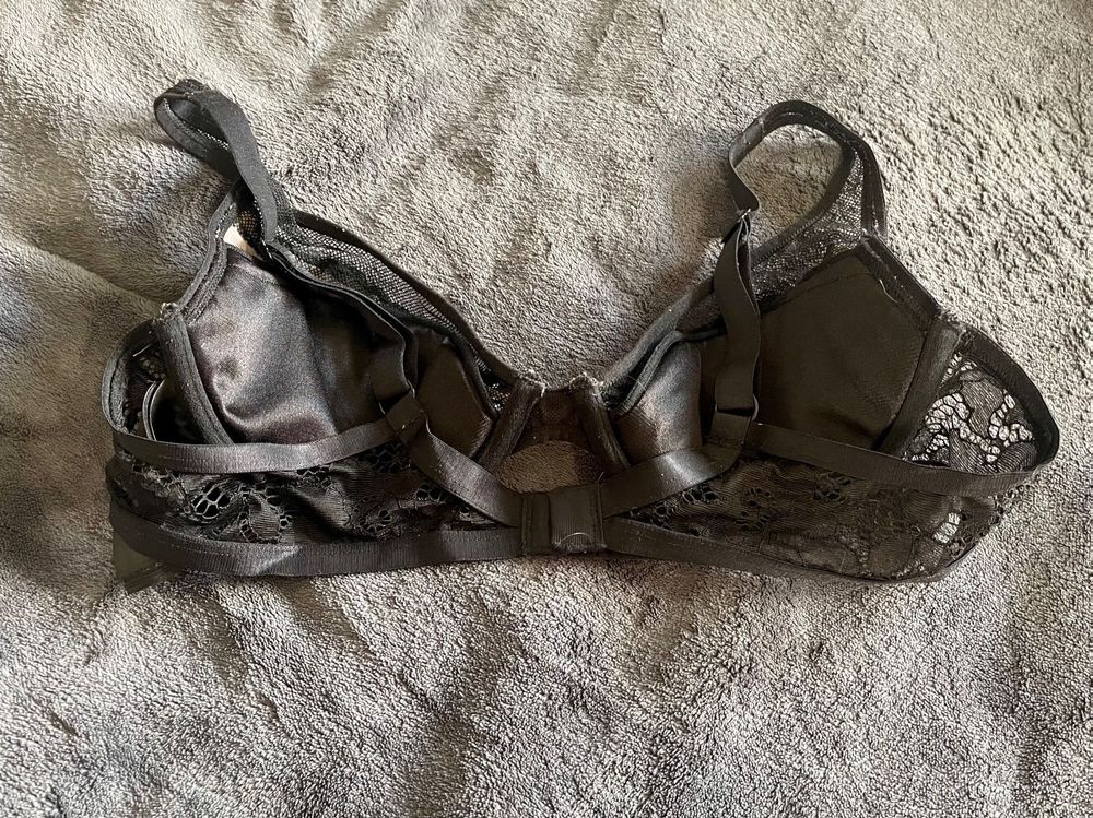 Schwarzer BH mit Spitzendetails 80A (Gebraucht) in St. Gallen für CHF 5 ...