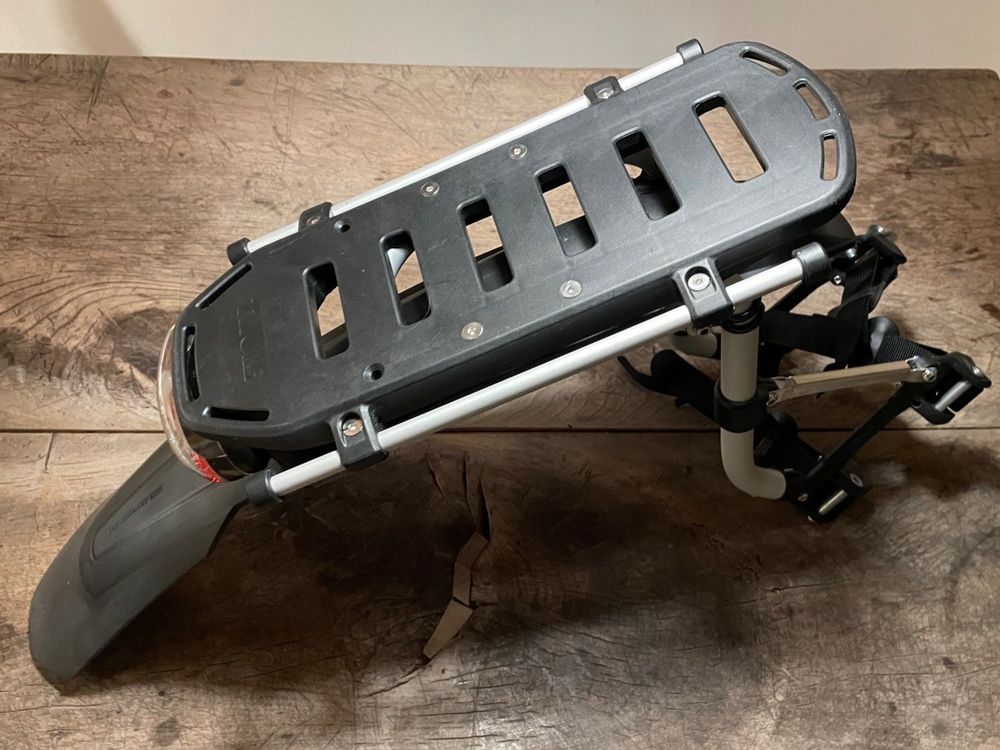 Thule Gepäckträger inkl. Spritzschutz und Rücklicht (Gebraucht) in Zuoz für CHF 65 – mit ...