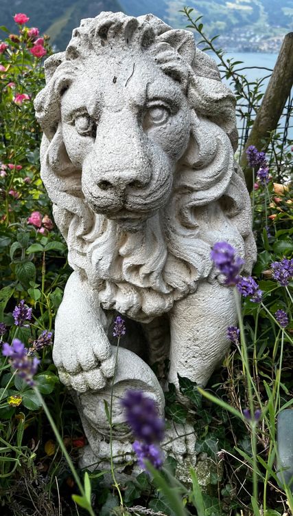 Steinlowe Fur Den Garten
