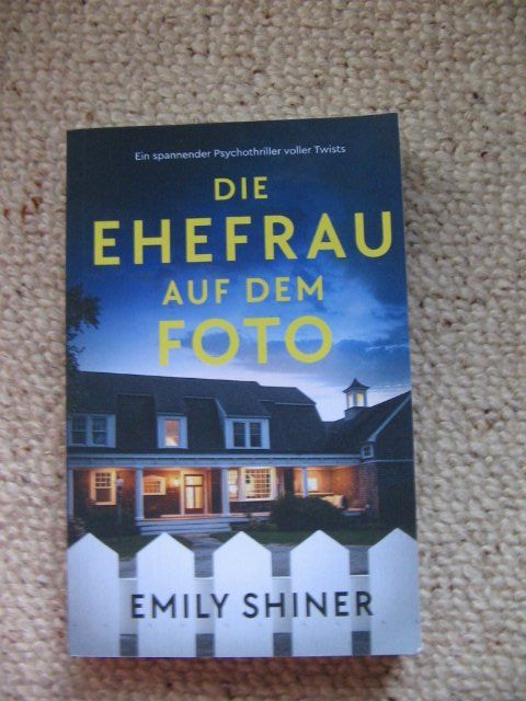 Die Ehefrau auf dem Foto Emily Shiner (Gebraucht) in Reitnau für CHF 5 ...