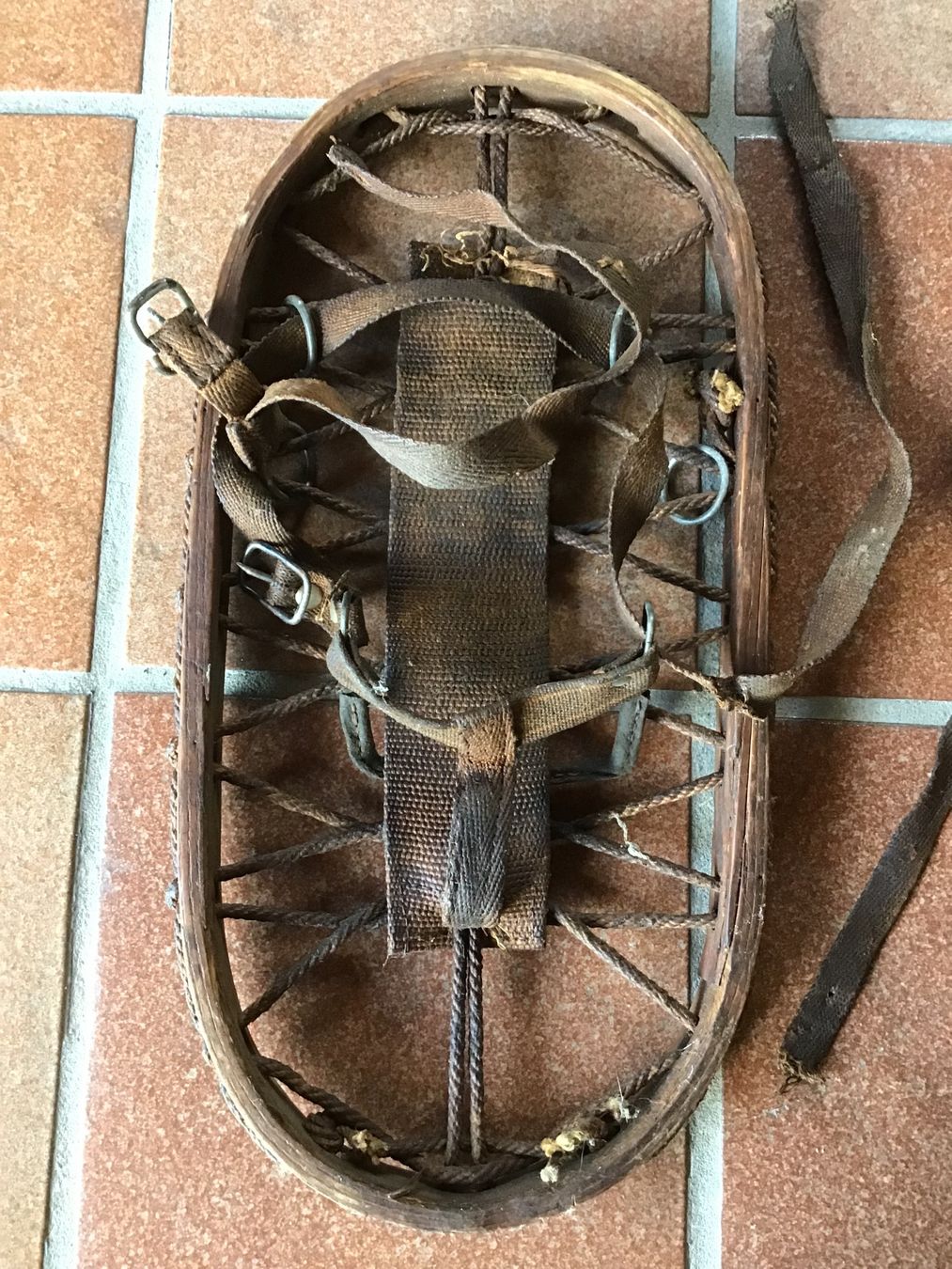 Très anciennes raquettes à neige armée suisse complètes (D'occasion) à ...