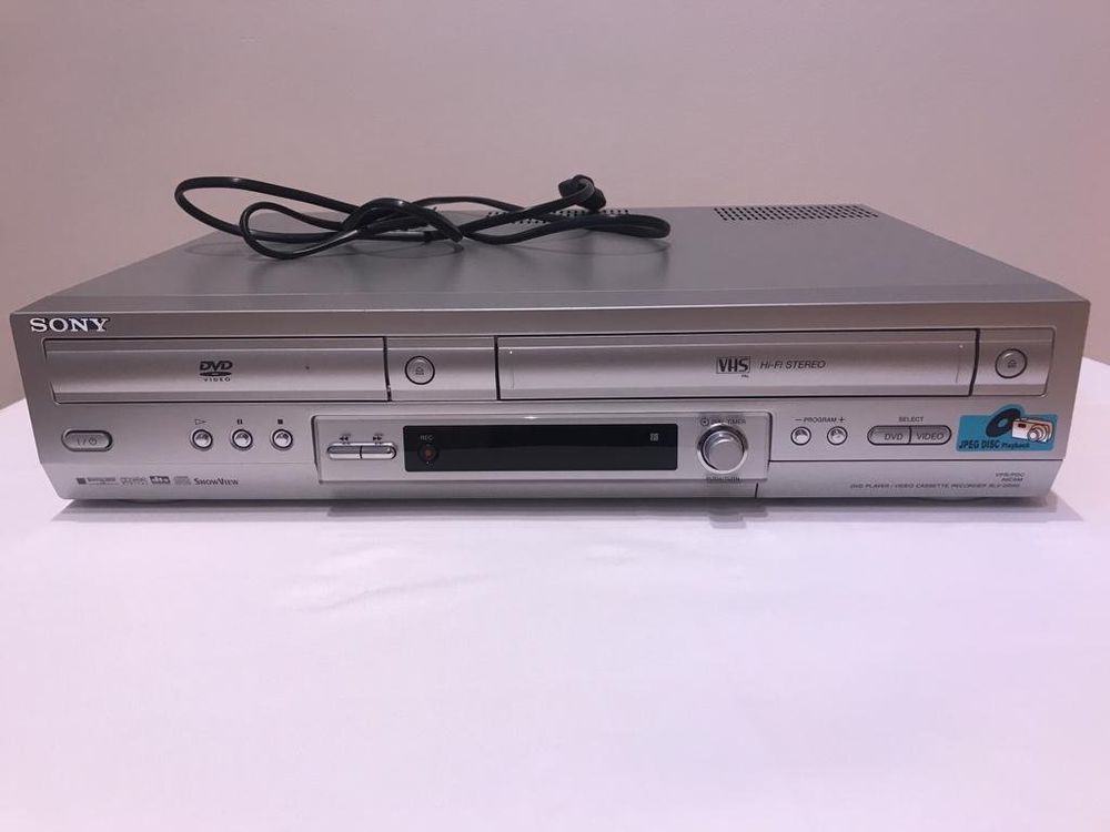 Videogerät VHS / DVD Player (D'occasion) à pour CHF 10 – retrait ...