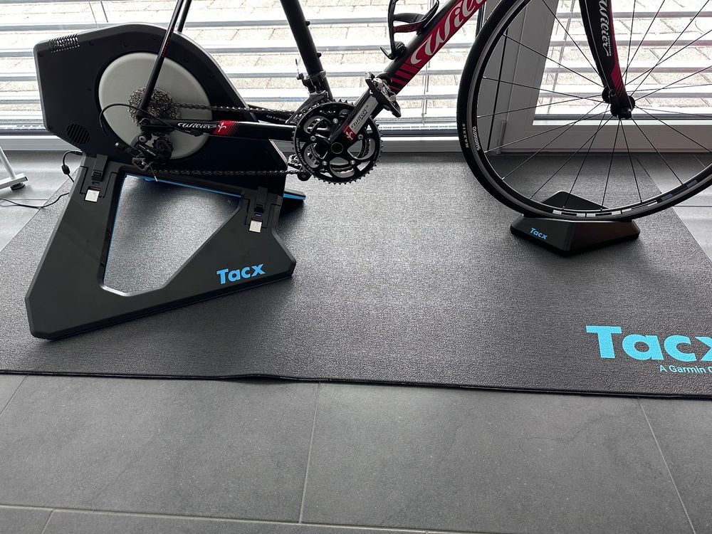 Tacx Neo 2T Smart Rollentrainer + Trainer Matte (Gebraucht) in Wilen b ...