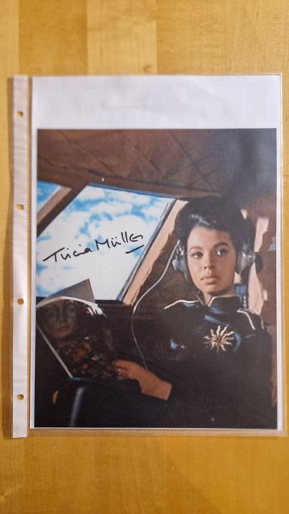 Tricia Muller (James Bond), Original Autogramm auf Foto (Gebraucht) in ...