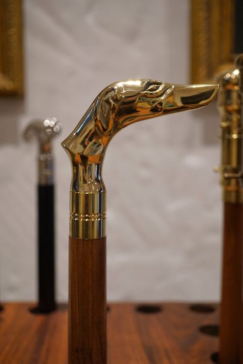 IMPOSANTER GEHSTOCK WINDHUND AUS MESSING SKULPTUR FIGUR | Kaufen auf Ricardo