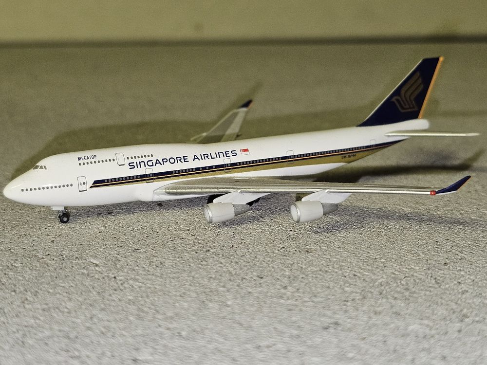 Flugzeugmodell / 1:500 / Herpa / Singapore Airlines / B747 | Acheter sur Ricardo