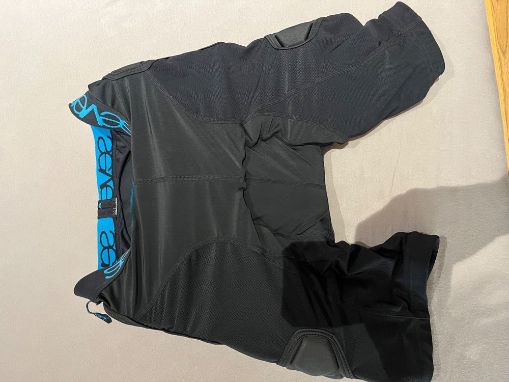 SEVEN iDP Protektoren Shorts (Gebraucht) in Jaberg für CHF 20 – nur ...