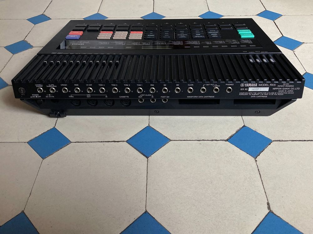 Yamaha RX5 Drum Machine mit Ladekabel & Datenkarte | Kaufen auf Ricardo