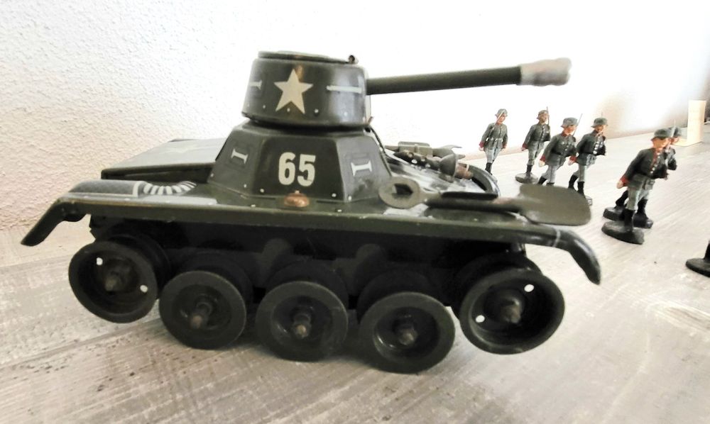 Gama Tank / Panzer T65 und 8 Elastolin Figuren | Kaufen auf Ricardo