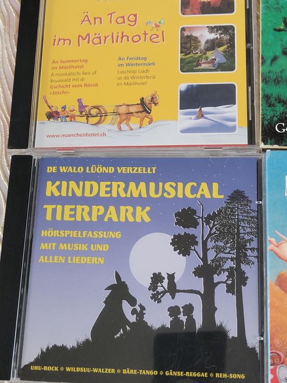 Kinder CD-Player mit vielen Märchen CD's teils Mundart (Gebraucht) in ...