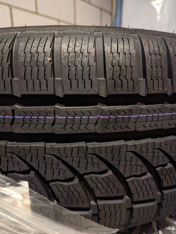 NEU!! BMW Winterkompletträder V-Speiche 618 - 18 Zoll (Neu (gemäss ...
