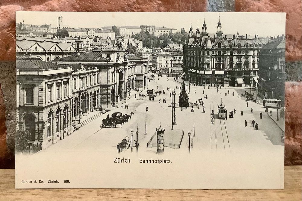 Antike AK - Bahnhofplatz mit Tram & Kutschen - Zürich (Gebraucht) in Root für CHF 1 – mit ...
