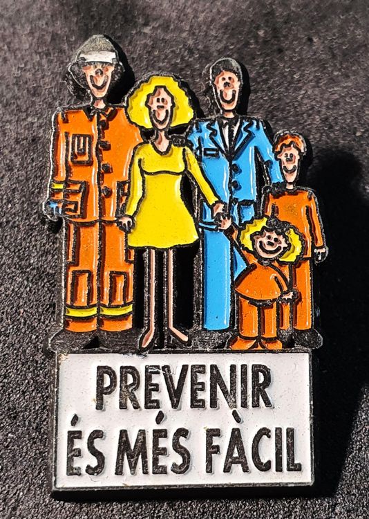W644 - Pin Familie Prevenir és més fàcil (Gebraucht) in Reinach BL für CHF 2 – mit Lieferung auf ...