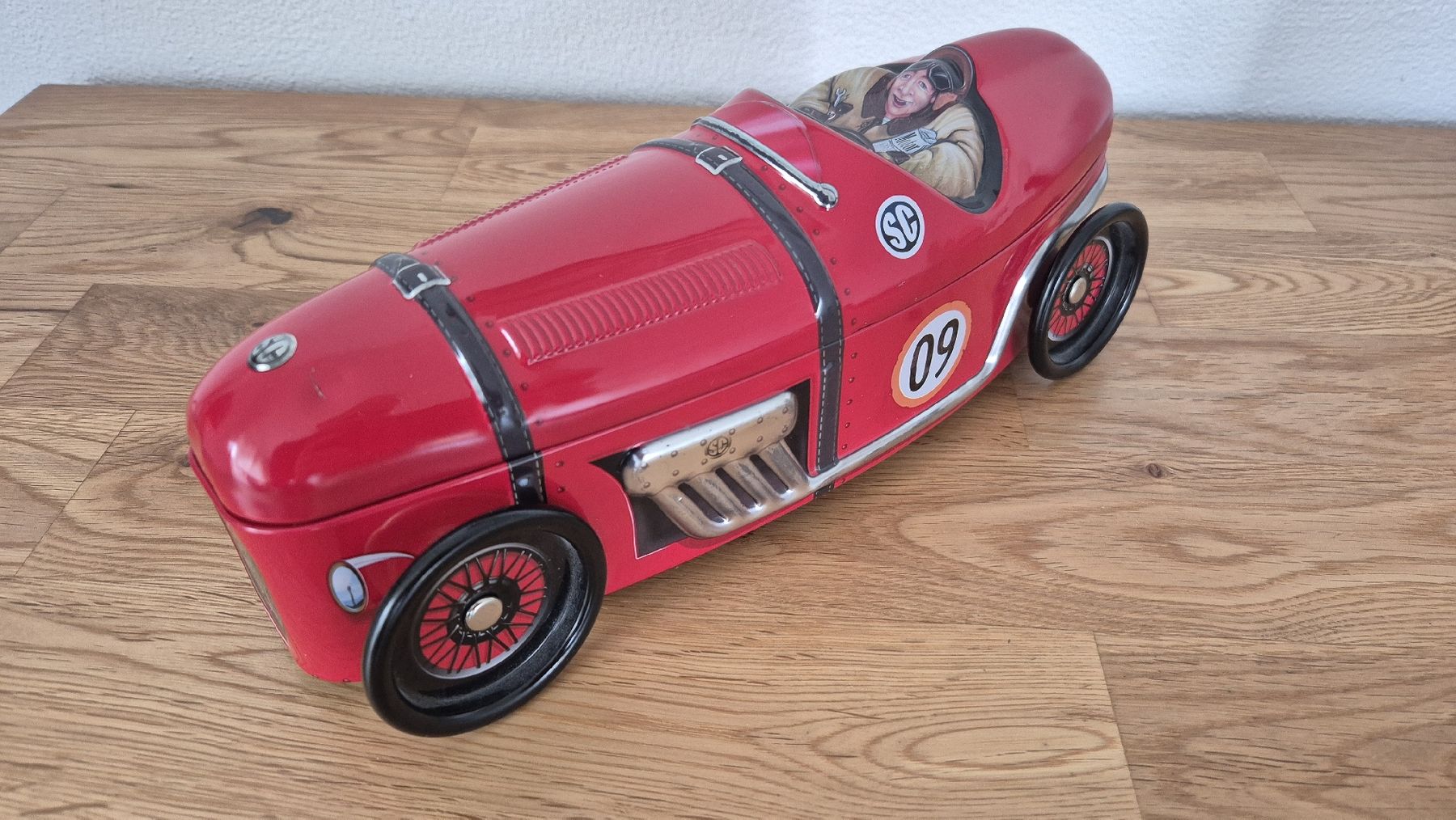 Blech-Keksdose im Rennauto Design "Silver Crane Designs" (Gebraucht) in ...