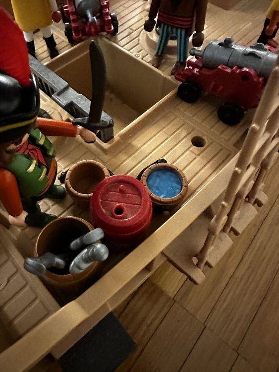Playmobil Piratenschiff mit Zubehör! (Gebraucht) in Zürich für CHF 30 ...