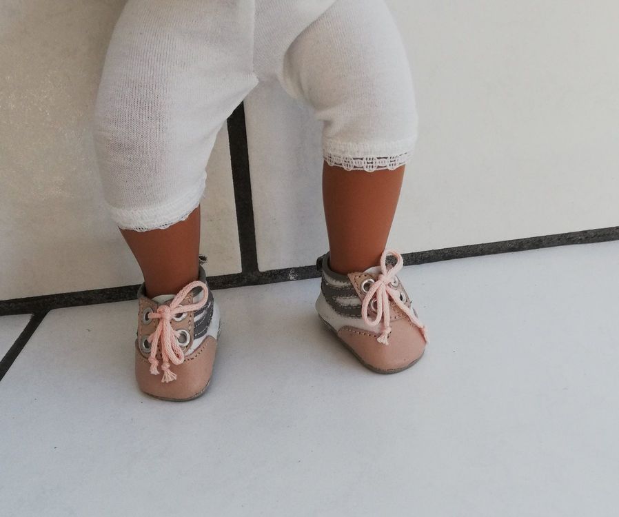 Fürs Sasha Baby: Turnschuhe (Gebraucht) in Seewen SZ für CHF 12 – mit Lieferung auf Ricardo kaufen