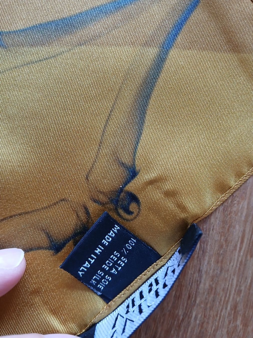 NEW! Elegant 100% Silk Scarf by Fariba Soltani - Made in Ita (Neu und ...