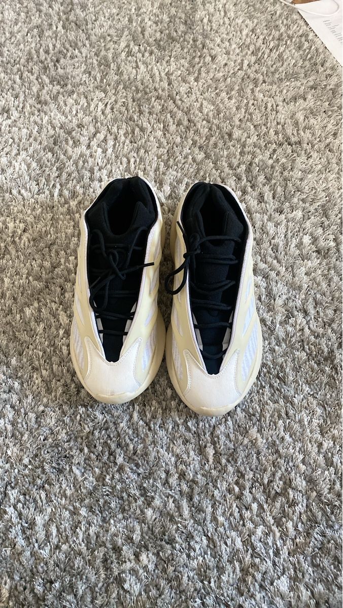 Yeezy 700 V3 Azael - Taille 44 neuves jamais portées (Neuf (Voir ...