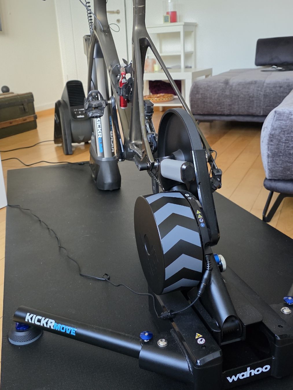 Komplettes Indoor Cycling Setup Wahoo Kickr Move (Neu (gemäss ...