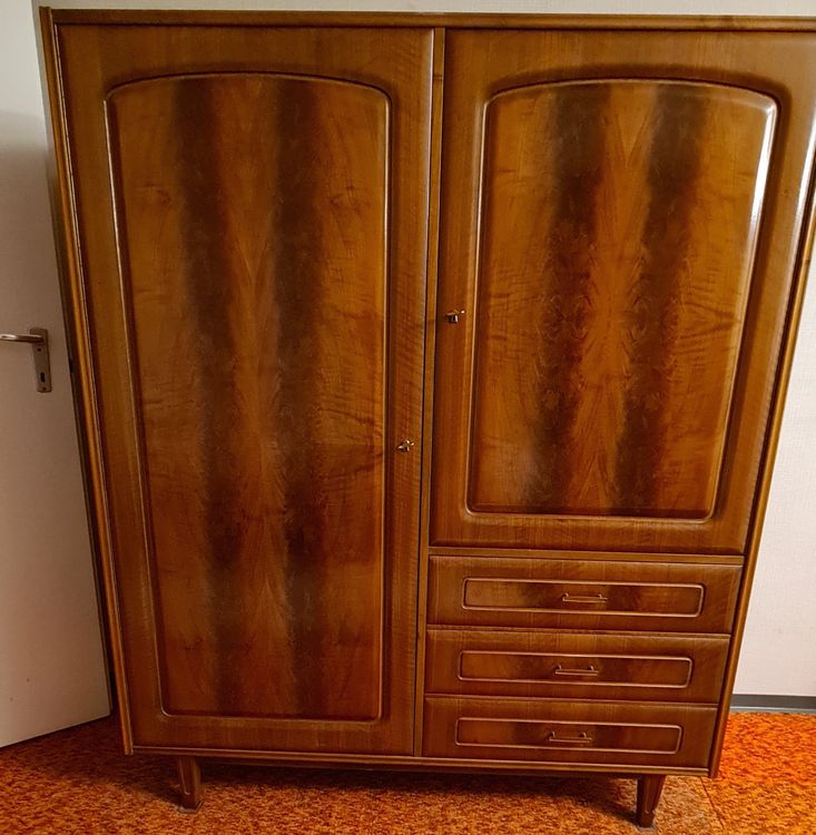 Alter Kleiderschrank Zu Verschenken