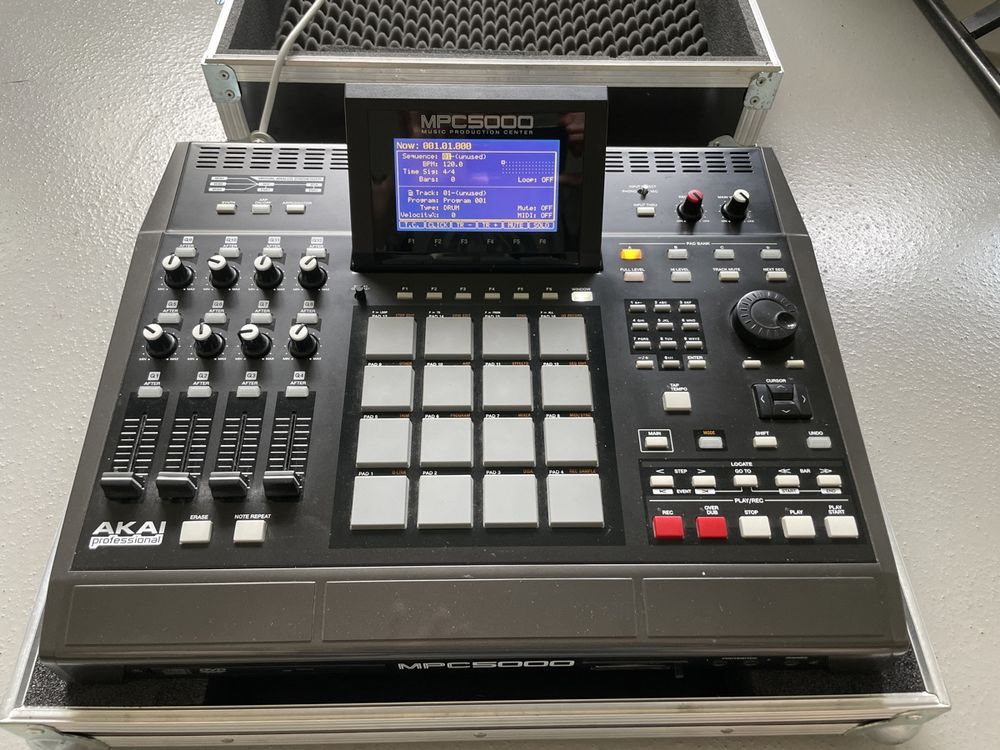 AKAI MPC 5000 + Case, alle Optionen (Gebraucht) in Tüscherz-Alfermée ...