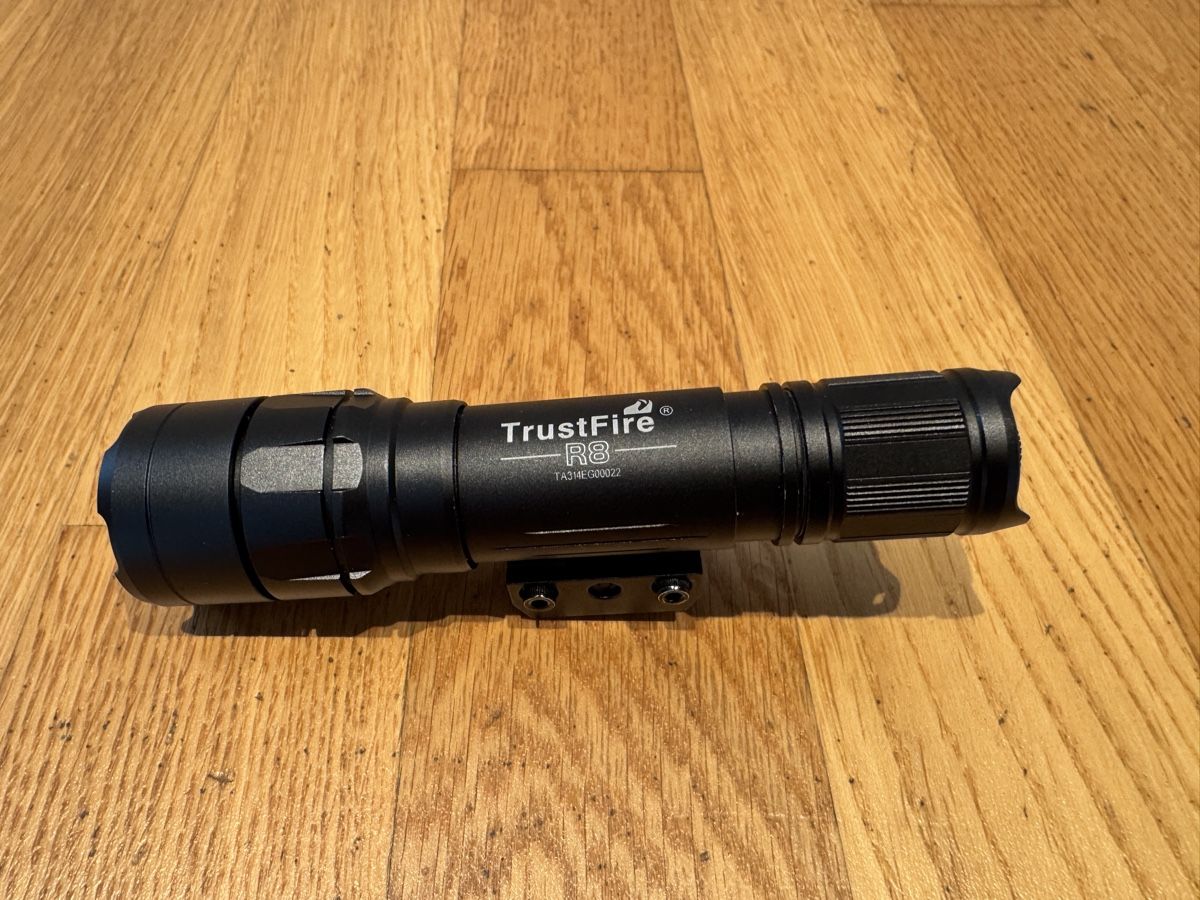 TrustFire R8 Taktische Taschenlampe. Top Zustand (Neuf (Voir ...