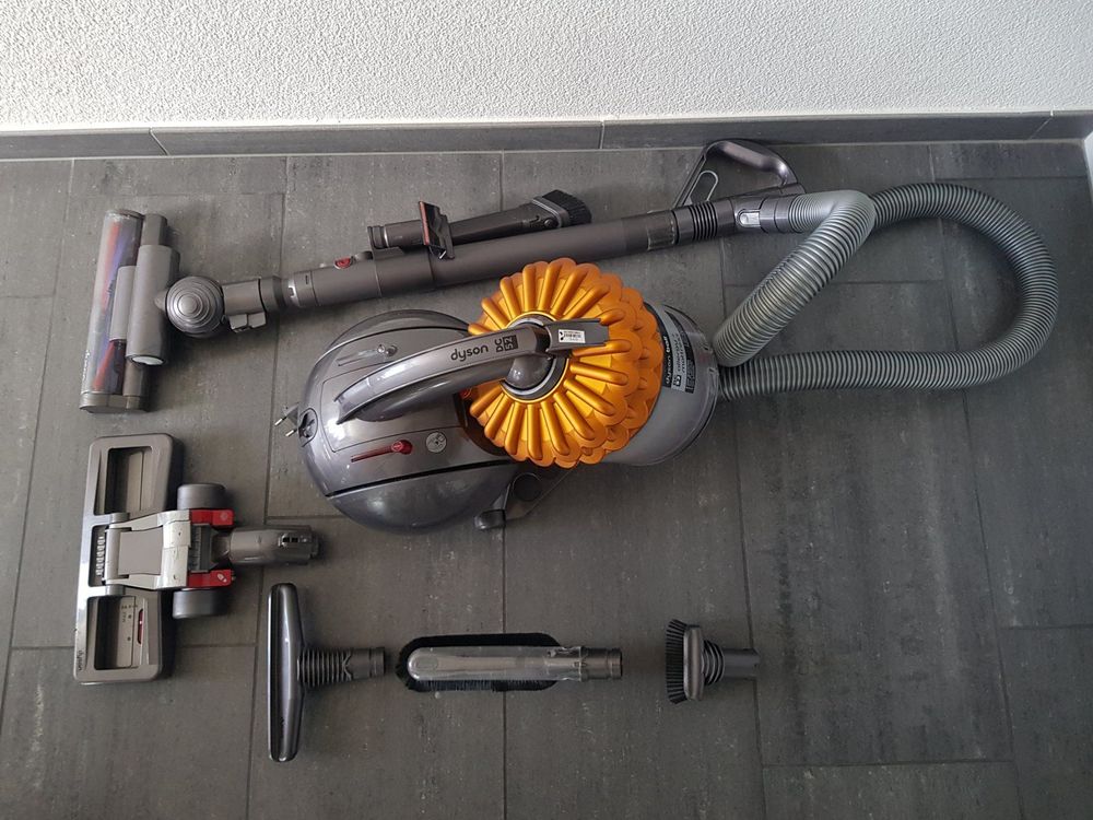 Dyson DC52 Ball Allergy Staubsauger (Defekt) in Dagmersellen für CHF 46 ...