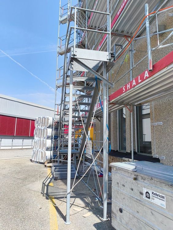 Treppe mit Geländer und Podest (Gebraucht) in Reichenbach i. K. für CHF ...