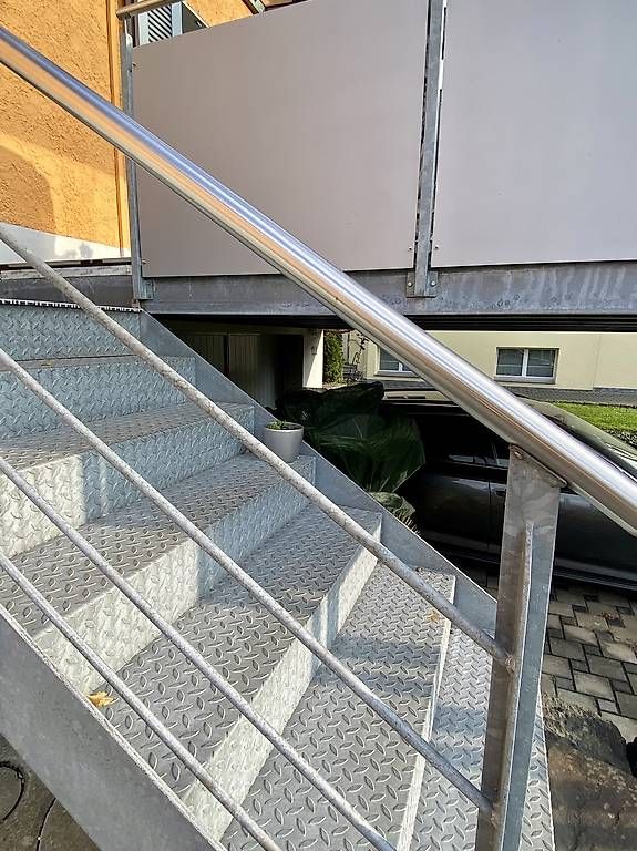 Treppe mit Edelstahlgeländer (Gebraucht) in St. Margrethen SG für CHF ...