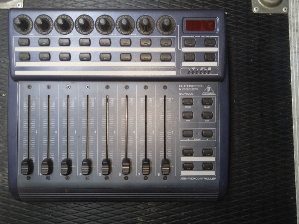 Behringer BCF2000 Midi-Controler mit Motorfader (Gebraucht) in Safenwil ...