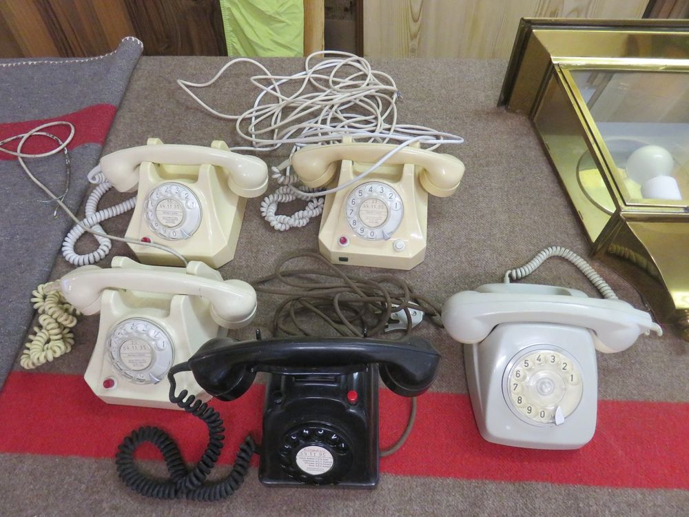 antike Telefone ab 1.- Fr. (Defekt) in Ruswil für CHF 35 – nur Abholung ...
