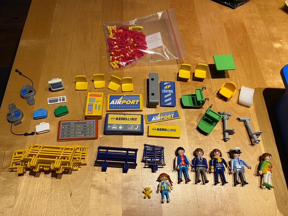 Grosses Playmobil Flughafen Set 3186 (Gebraucht) in für CHF 42 – mit ...