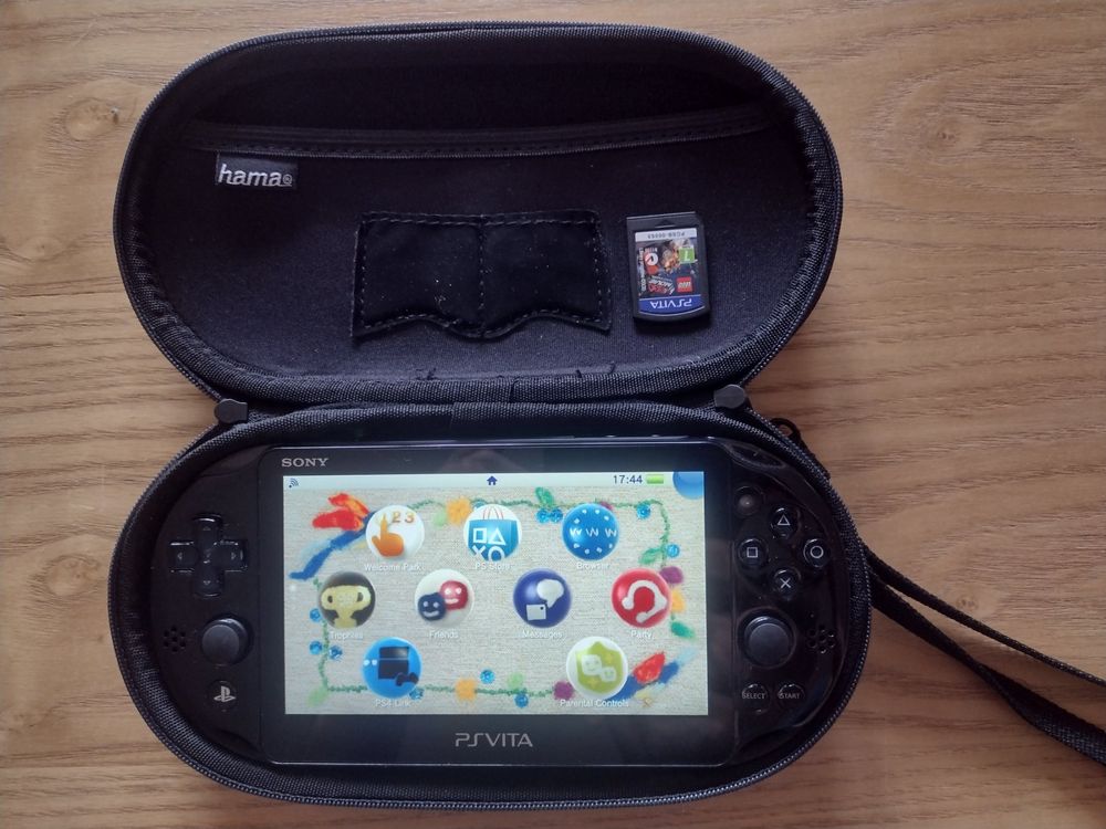 PS Vita mit Zubehör | Kaufen auf Ricardo