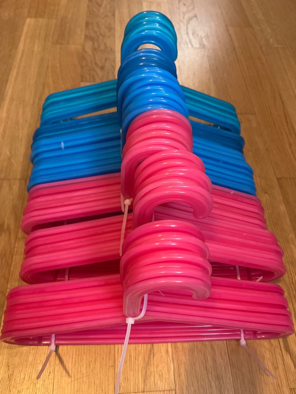 Ikea Bagis Kleiderbügel 60 Stück (Gebraucht) in Zürich für CHF 14 – nur ...